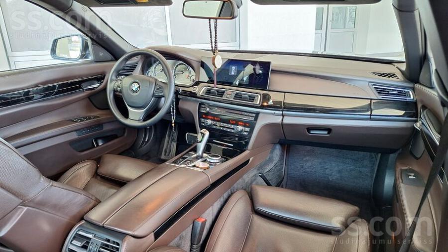 Grey BMW 740 2009 in Riga, with an engine capacity of 3.00 L and mileage of 277 thousand km for 12500 €, photo 13 on AUTOMOTO.COM.LV