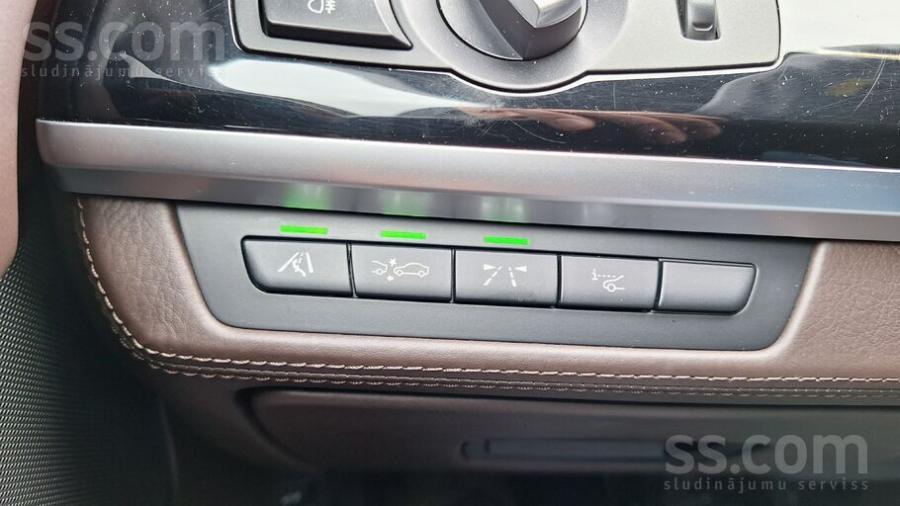 Grey BMW 740 2009 in Riga, with an engine capacity of 3.00 L and mileage of 277 thousand km for 12500 €, photo 23 on AUTOMOTO.COM.LV
