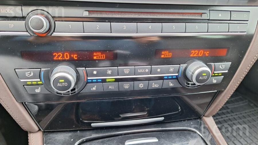 Grey BMW 740 2009 in Riga, with an engine capacity of 3.00 L and mileage of 277 thousand km for 12500 €, photo 32 on AUTOMOTO.COM.LV