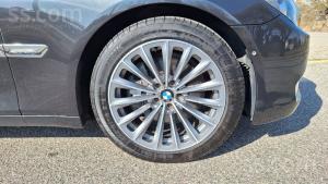 Grey BMW 740 2009 in Riga, with an engine capacity of 3.00 L and mileage of 277 thousand km for 12500 €, photo 33 on AUTOMOTO.COM.LV