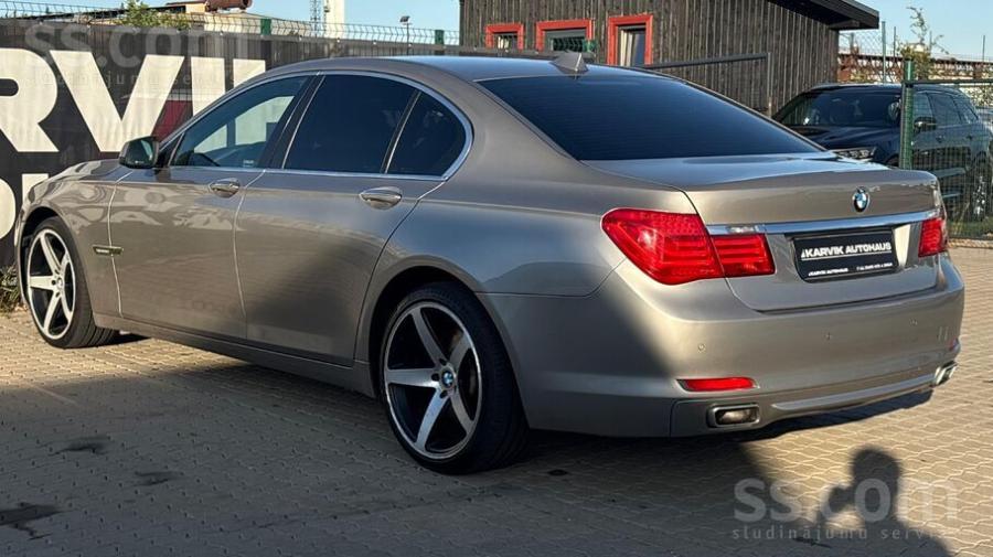 Pelēks BMW 740 2009 Liepāja, ar dzinēja tilpumu 3.00 L un nobraukumu 209 tūkst. km par 8950 €, foto 7 vietnē AUTOMOTO.COM.LV