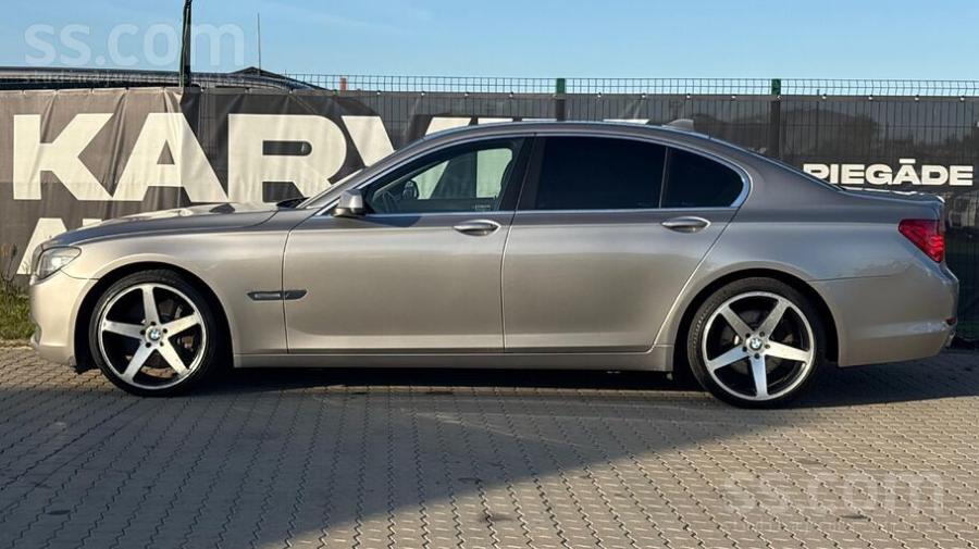 Pelēks BMW 740 2009 Liepāja, ar dzinēja tilpumu 3.00 L un nobraukumu 209 tūkst. km par 8950 €, foto 8 vietnē AUTOMOTO.COM.LV
