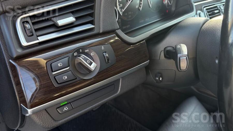 Pelēks BMW 740 2009 Liepāja, ar dzinēja tilpumu 3.00 L un nobraukumu 209 tūkst. km par 8950 €, foto 15 vietnē AUTOMOTO.COM.LV