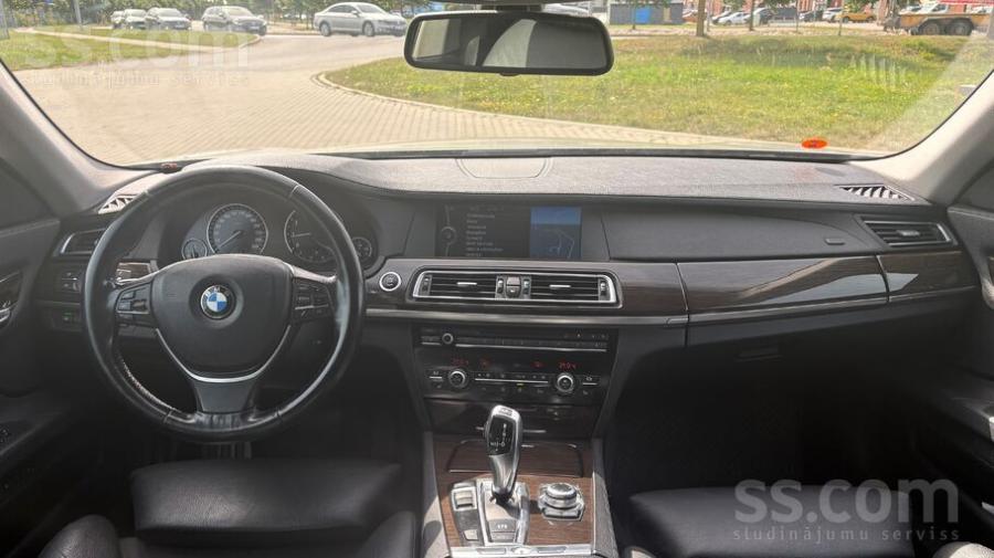 Pelēks BMW 740 2009 Liepāja, ar dzinēja tilpumu 3.00 L un nobraukumu 209 tūkst. km par 8950 €, foto 18 vietnē AUTOMOTO.COM.LV