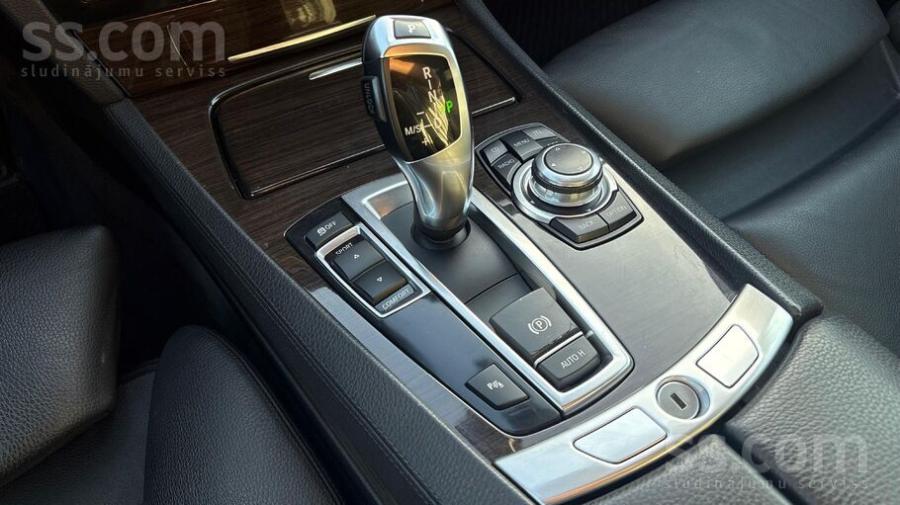 Pelēks BMW 740 2009 Liepāja, ar dzinēja tilpumu 3.00 L un nobraukumu 209 tūkst. km par 8950 €, foto 19 vietnē AUTOMOTO.COM.LV
