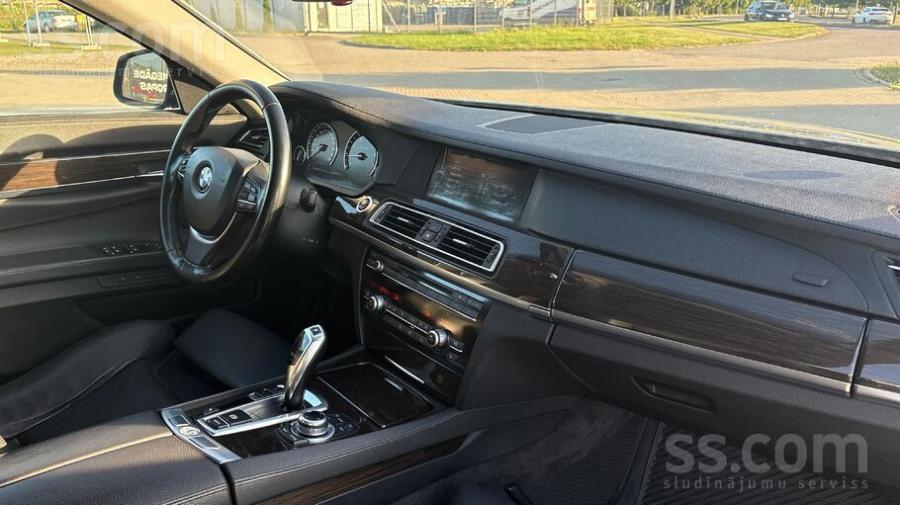 Pelēks BMW 740 2009 Liepāja, ar dzinēja tilpumu 3.00 L un nobraukumu 209 tūkst. km par 8950 €, foto 20 vietnē AUTOMOTO.COM.LV