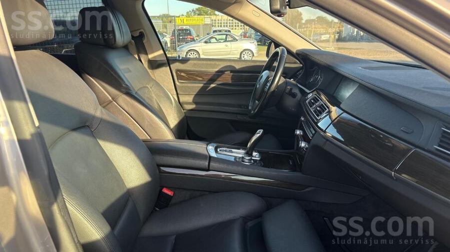 Pelēks BMW 740 2009 Liepāja, ar dzinēja tilpumu 3.00 L un nobraukumu 209 tūkst. km par 8950 €, foto 21 vietnē AUTOMOTO.COM.LV
