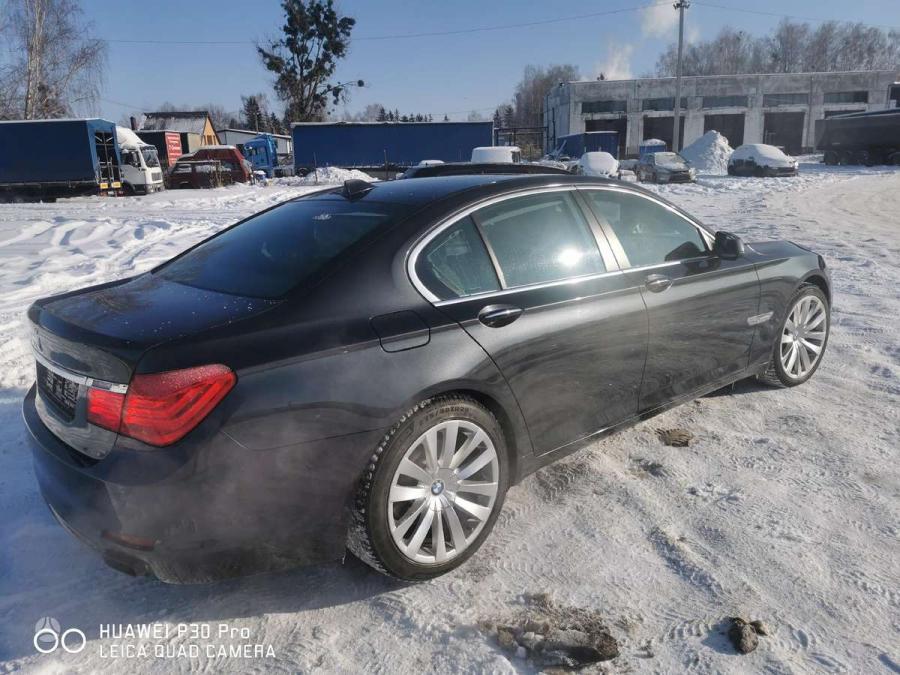 Grey BMW 740 2010 in Prienai, with an engine capacity of 2.99 L and mileage of 241 thousand km for 10999 €, photo 1 on AUTOMOTO.COM.LV