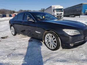 Grey BMW 740 2010 in Prienai, with an engine capacity of 2.99 L and mileage of 241 thousand km for 10999 €, photo 2 on AUTOMOTO.COM.LV