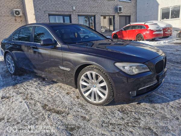 Grey BMW 740 2010 in Prienai, with an engine capacity of 2.99 L and mileage of 241 thousand km for 10999 €, photo 4 on AUTOMOTO.COM.LV