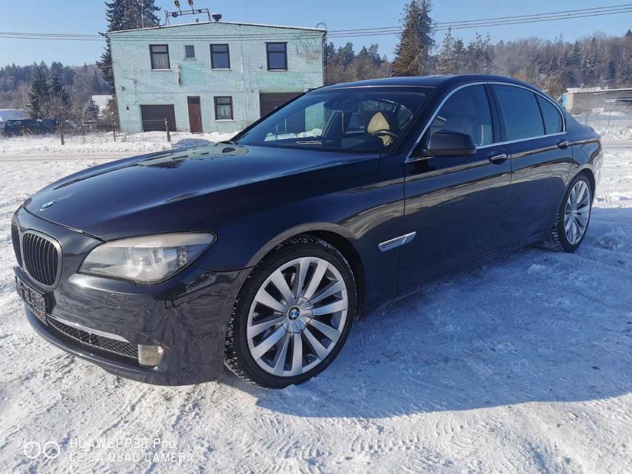 Grey BMW 740 2010 in Prienai, with an engine capacity of 2.99 L and mileage of 241 thousand km for 10999 €, photo 21 on AUTOMOTO.COM.LV
