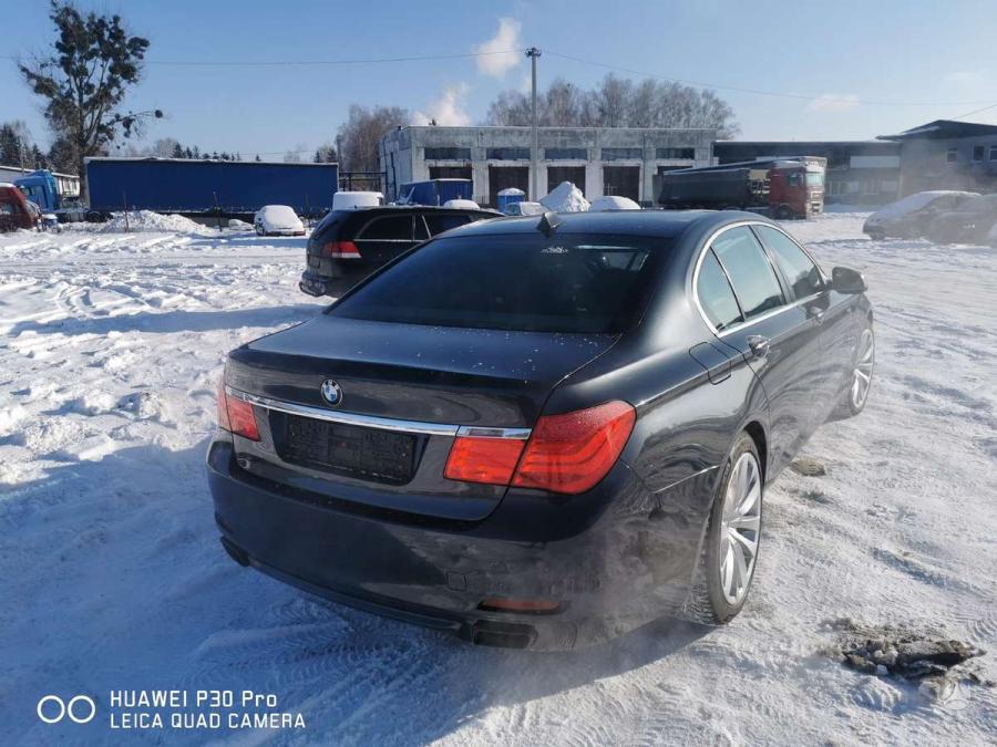 Grey BMW 740 2010 in Prienai, with an engine capacity of 2.99 L and mileage of 241 thousand km for 10999 €, photo 22 on AUTOMOTO.COM.LV