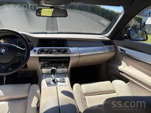 Grey BMW 740 2010 in Riga, with an engine capacity of 3.00 L and mileage of 406 thousand km for 11500 €, photo 5 on AUTOMOTO.COM.LV