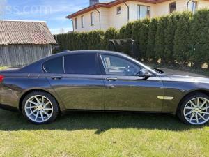 Grey BMW 740 2010 in Riga, with an engine capacity of 3.00 L and mileage of 406 thousand km for 11500 €, photo 7 on AUTOMOTO.COM.LV