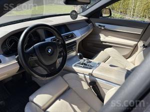 Grey BMW 740 2010 in Riga, with an engine capacity of 3.00 L and mileage of 406 thousand km for 11500 €, photo 10 on AUTOMOTO.COM.LV