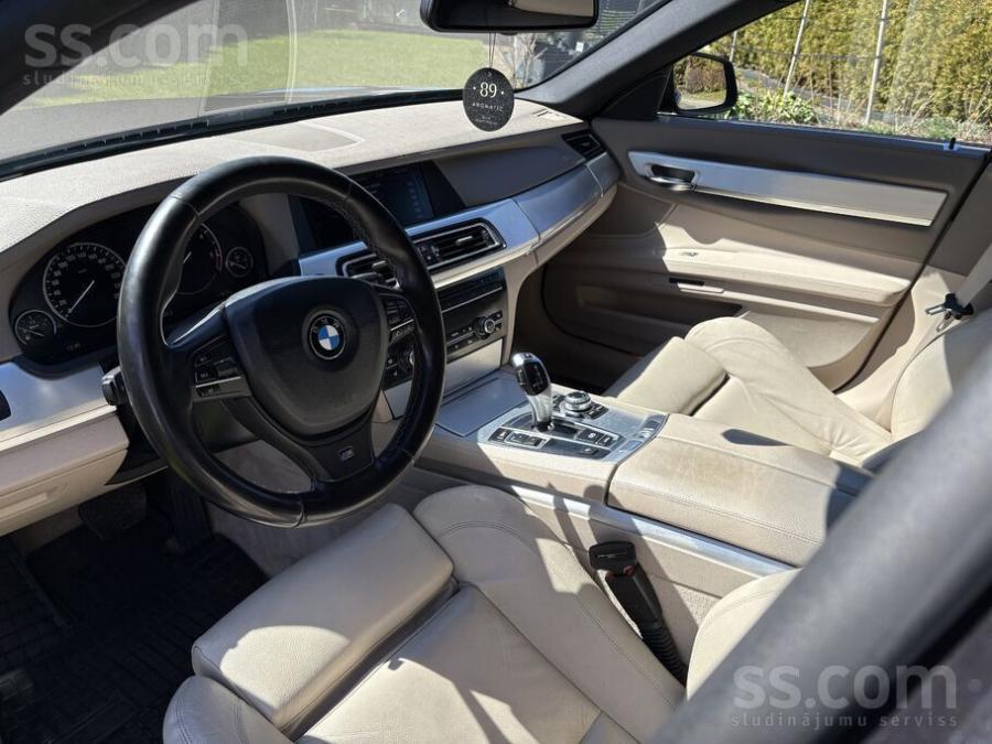 Grey BMW 740 2010 in Riga, with an engine capacity of 3.00 L and mileage of 406 thousand km for 11500 €, photo 10 on AUTOMOTO.COM.LV