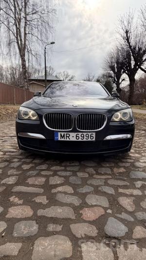 Grey BMW 740 2010 in Riga, with an engine capacity of 3.00 L and mileage of 306 thousand km for 13300 €, photo 5 on AUTOMOTO.COM.LV