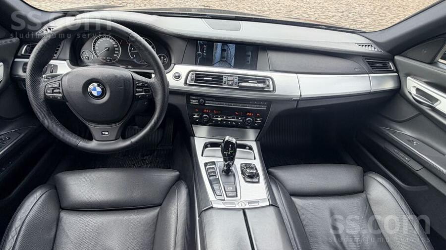 Grey BMW 740 2010 in Riga, with an engine capacity of 3.00 L and mileage of 306 thousand km for 13300 €, photo 7 on AUTOMOTO.COM.LV