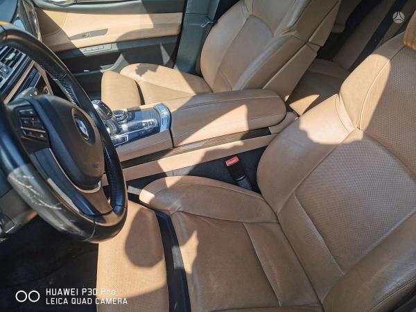 Grey BMW 740 2010 in Prienai, with an engine capacity of 2.99 L and mileage of 241 thousand km for 9850 €, photo 7 on AUTOMOTO.COM.LV