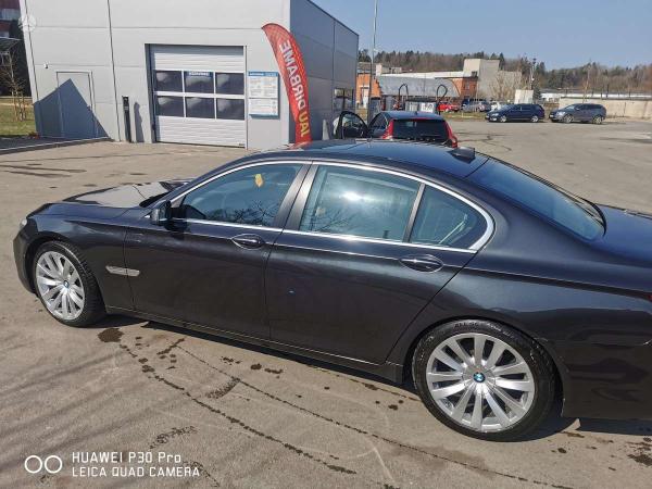 Grey BMW 740 2010 in Prienai, with an engine capacity of 2.99 L and mileage of 241 thousand km for 9850 €, photo 10 on AUTOMOTO.COM.LV