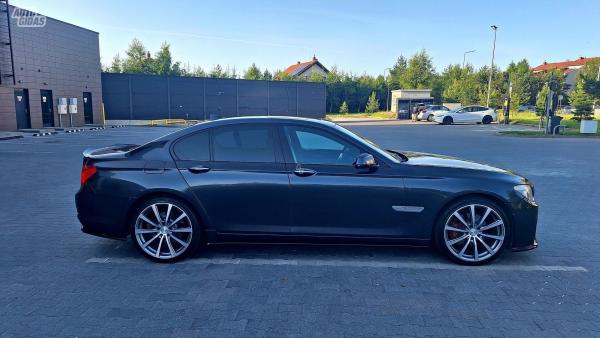Grey BMW 740 2010 in Klaipeda, with an engine capacity of 3.00 L and mileage of 256 thousand km for 9250 €, photo 3 on AUTOMOTO.COM.LV