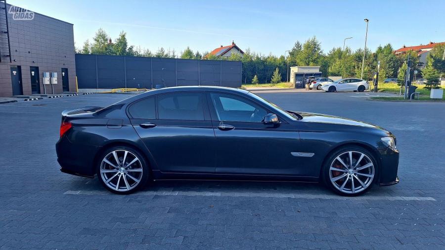 Grey BMW 740 2010 in Klaipeda, with an engine capacity of 3.00 L and mileage of 256 thousand km for 9250 €, photo 4 on AUTOMOTO.COM.LV