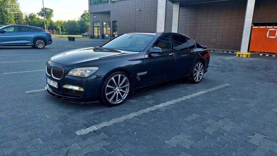 Grey BMW 740 2010 in Klaipeda, with an engine capacity of 3.00 L and mileage of 256 thousand km for 9250 €, photo 5 on AUTOMOTO.COM.LV