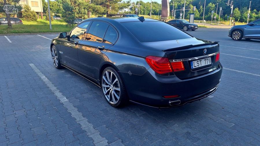 Grey BMW 740 2010 in Klaipeda, with an engine capacity of 3.00 L and mileage of 256 thousand km for 9250 €, photo 7 on AUTOMOTO.COM.LV