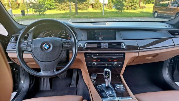 Grey BMW 740 2010 in Klaipeda, with an engine capacity of 3.00 L and mileage of 256 thousand km for 9250 €, photo 8 on AUTOMOTO.COM.LV