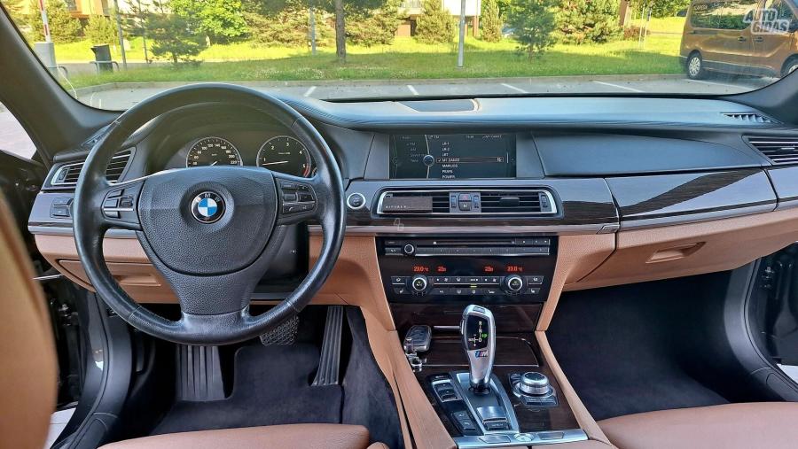 Grey BMW 740 2010 in Klaipeda, with an engine capacity of 3.00 L and mileage of 256 thousand km for 9250 €, photo 9 on AUTOMOTO.COM.LV