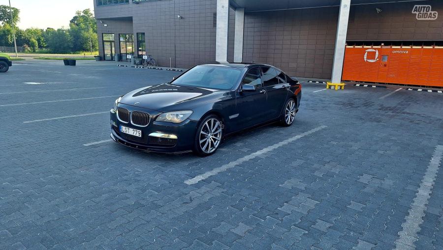 Grey BMW 740 2010 in Klaipeda, with an engine capacity of 3.00 L and mileage of 256 thousand km for 9250 €, photo 11 on AUTOMOTO.COM.LV