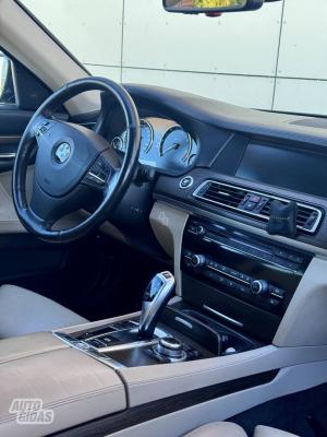 Grey BMW 740 2011 in Kretinga, with an engine capacity of 3.00 L and mileage of 220 thousand km for 7999 €, photo 11 on AUTOMOTO.COM.LV