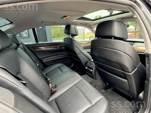 Grey BMW 740 2011 in Riga, with an engine capacity of 3.00 L and mileage of 297 thousand km for 9950 €, photo 10 on AUTOMOTO.COM.LV