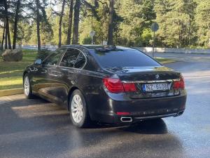 Grey BMW 740 2011 in Riga, with an engine capacity of 3.00 L and mileage of 284 thousand km for 9990 €, photo 6 on AUTOMOTO.COM.LV