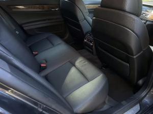 Grey BMW 740 2011 in Riga, with an engine capacity of 3.00 L and mileage of 284 thousand km for 9990 €, photo 11 on AUTOMOTO.COM.LV
