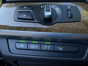 Grey BMW 740 2011 in Riga, with an engine capacity of 3.00 L and mileage of 284 thousand km for 9990 €, photo 16 on AUTOMOTO.COM.LV