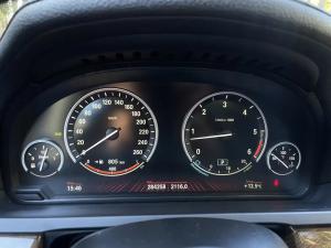 Grey BMW 740 2011 in Riga, with an engine capacity of 3.00 L and mileage of 284 thousand km for 9990 €, photo 22 on AUTOMOTO.COM.LV