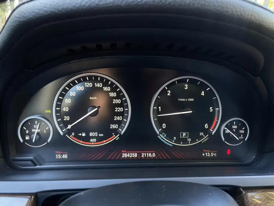Grey BMW 740 2011 in Riga, with an engine capacity of 3.00 L and mileage of 284 thousand km for 9990 €, photo 22 on AUTOMOTO.COM.LV