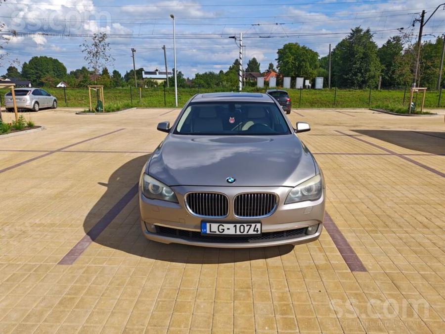Pelēks BMW 740 2011 Rīga, ar dzinēja tilpumu 3.00 L un nobraukumu 265 tūkst. km par 10000 €, foto 1 vietnē AUTOMOTO.COM.LV