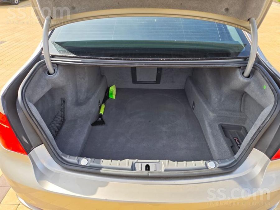 Pelēks BMW 740 2011 Rīga, ar dzinēja tilpumu 3.00 L un nobraukumu 265 tūkst. km par 10000 €, foto 6 vietnē AUTOMOTO.COM.LV