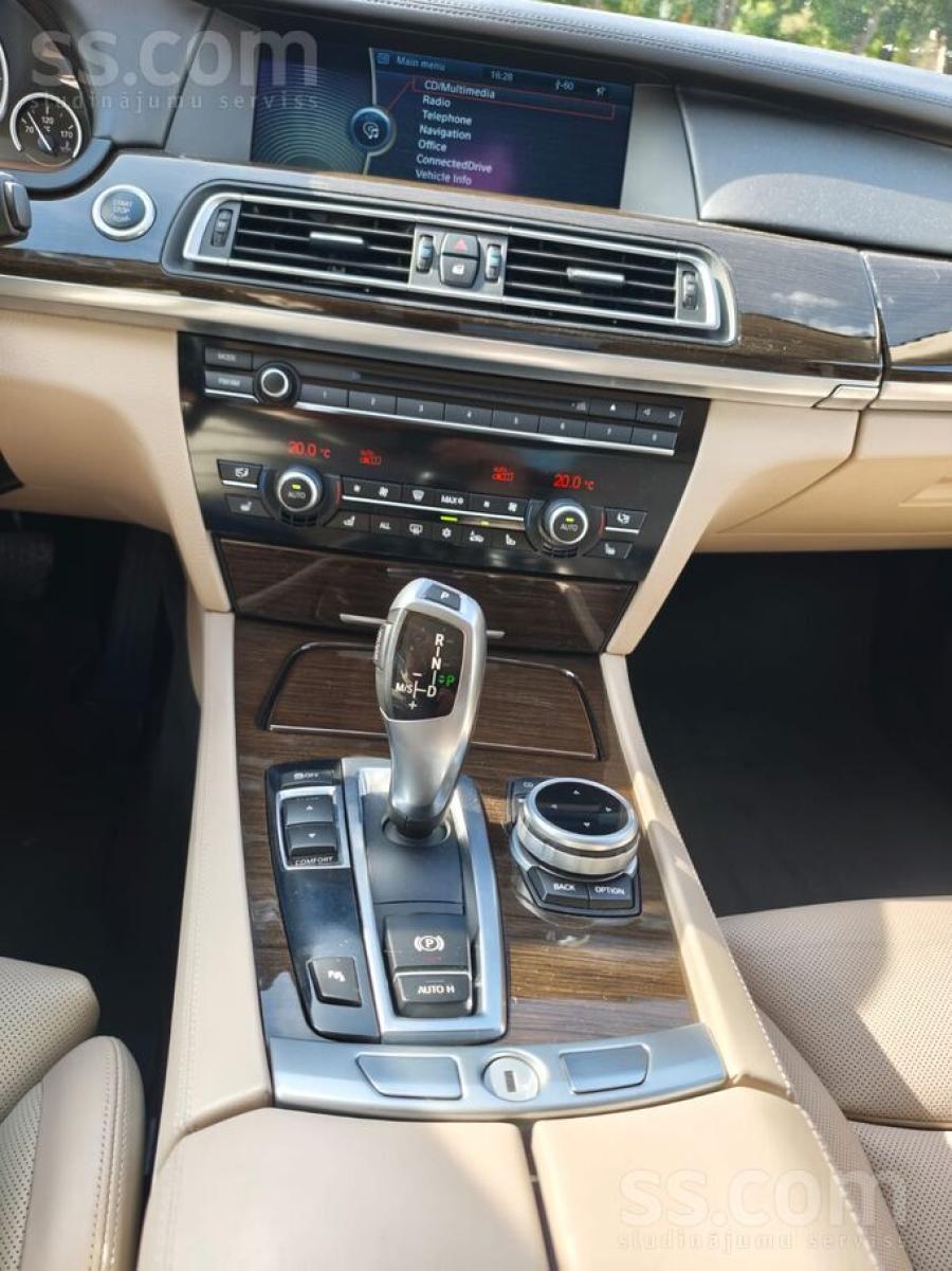Pelēks BMW 740 2011 Rīga, ar dzinēja tilpumu 3.00 L un nobraukumu 265 tūkst. km par 10000 €, foto 9 vietnē AUTOMOTO.COM.LV