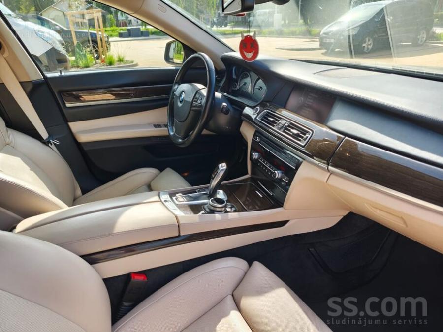 Pelēks BMW 740 2011 Rīga, ar dzinēja tilpumu 3.00 L un nobraukumu 265 tūkst. km par 10000 €, foto 10 vietnē AUTOMOTO.COM.LV