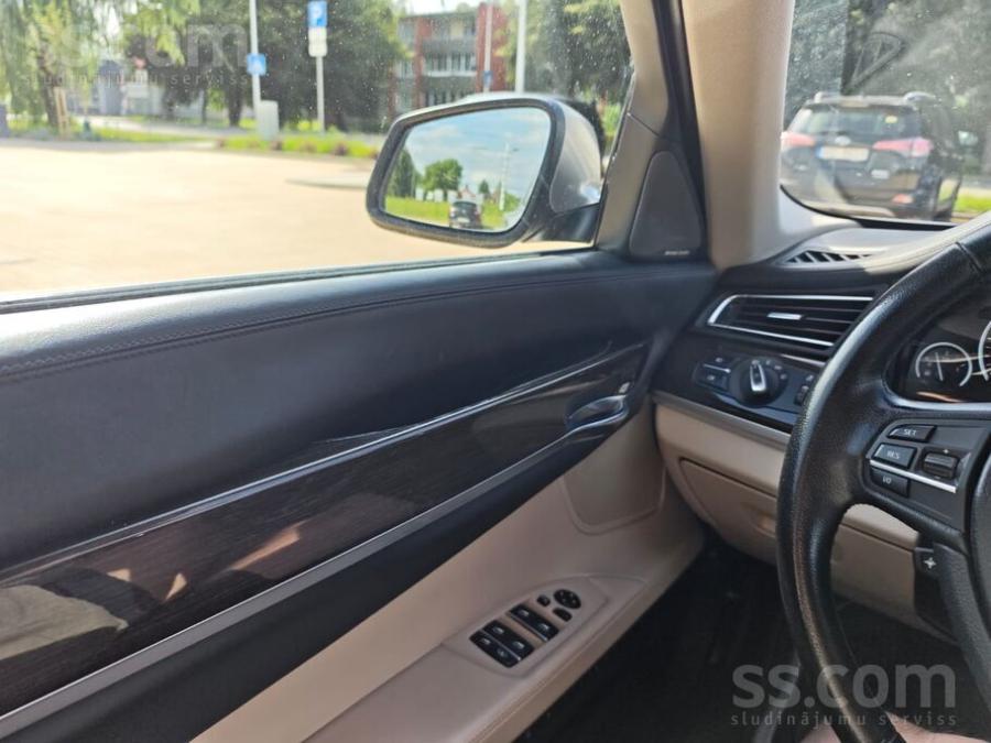 Pelēks BMW 740 2011 Rīga, ar dzinēja tilpumu 3.00 L un nobraukumu 265 tūkst. km par 10000 €, foto 11 vietnē AUTOMOTO.COM.LV