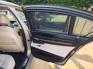 Pelēks BMW 740 2011 Rīga, ar dzinēja tilpumu 3.00 L un nobraukumu 265 tūkst. km par 10000 €, foto 14 vietnē AUTOMOTO.COM.LV