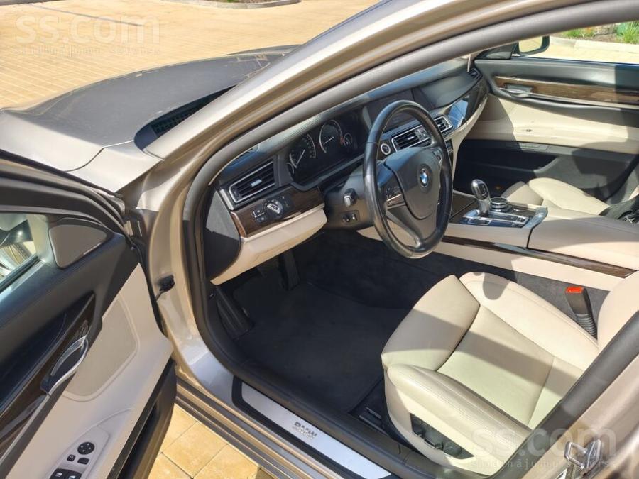 Pelēks BMW 740 2011 Rīga, ar dzinēja tilpumu 3.00 L un nobraukumu 265 tūkst. km par 10000 €, foto 17 vietnē AUTOMOTO.COM.LV