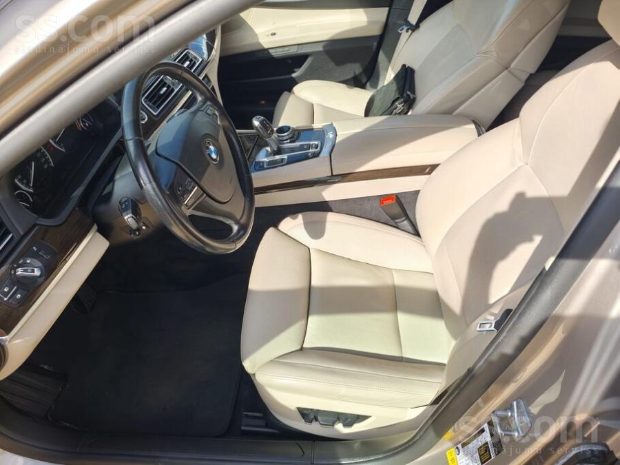 Pelēks BMW 740 2011 Rīga, ar dzinēja tilpumu 3.00 L un nobraukumu 265 tūkst. km par 10000 €, foto 18 vietnē AUTOMOTO.COM.LV