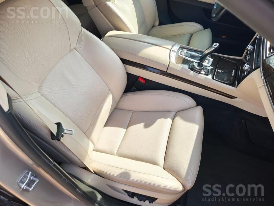 Pelēks BMW 740 2011 Rīga, ar dzinēja tilpumu 3.00 L un nobraukumu 265 tūkst. km par 10000 €, foto 25 vietnē AUTOMOTO.COM.LV