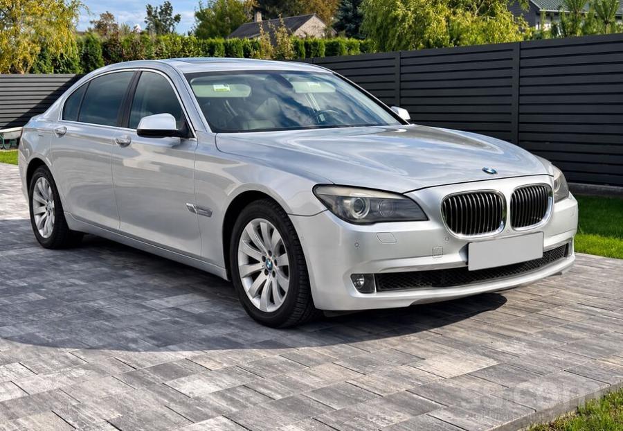 Grey BMW 740 2011 in Riga, with an engine capacity of 3.00 L and mileage of 220 thousand km for 7500 €, photo 1 on AUTOMOTO.COM.LV