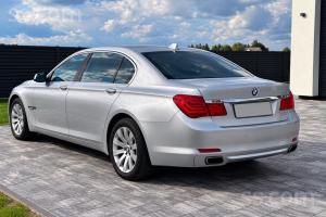 Grey BMW 740 2011 in Riga, with an engine capacity of 3.00 L and mileage of 220 thousand km for 7500 €, photo 3 on AUTOMOTO.COM.LV