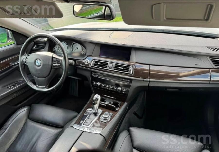 Grey BMW 740 2011 in Riga, with an engine capacity of 3.00 L and mileage of 220 thousand km for 7500 €, photo 5 on AUTOMOTO.COM.LV